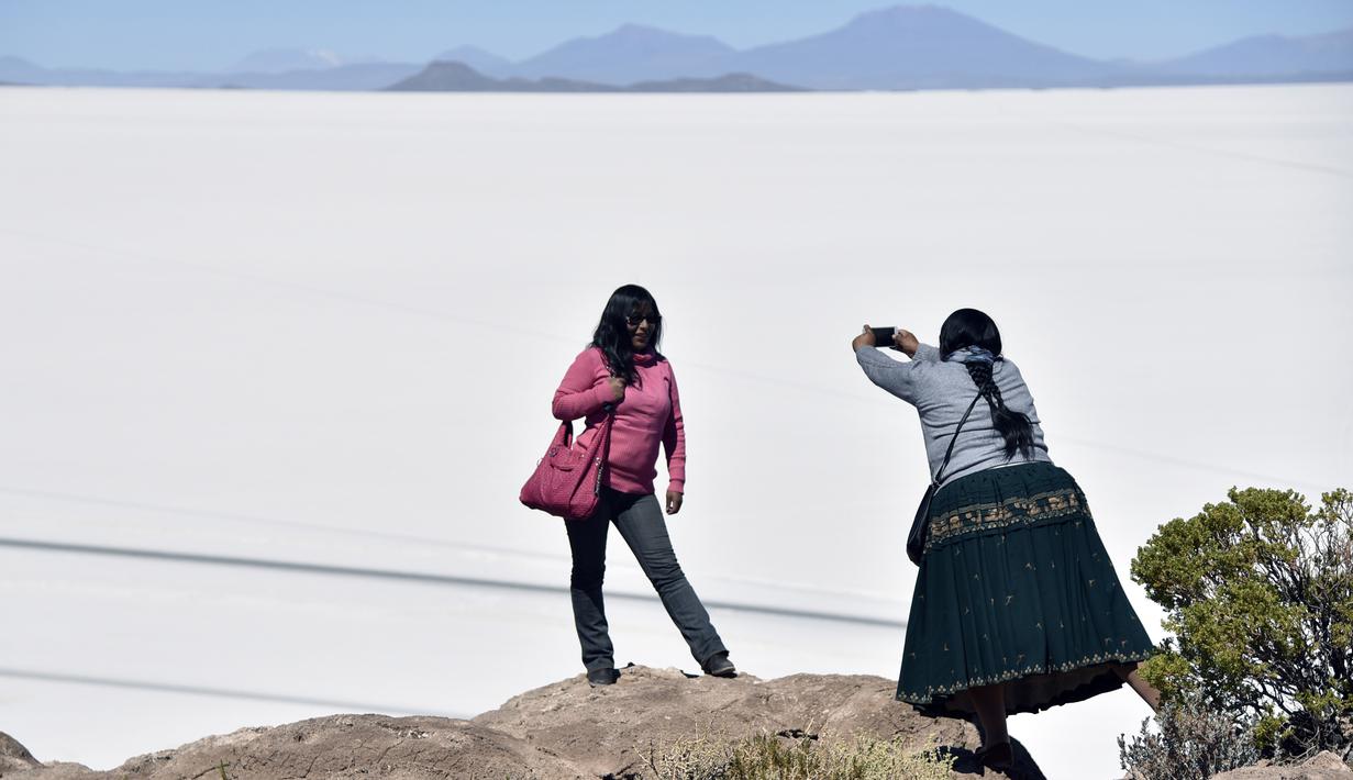 FOTO: Pesona Salar de Uyuni, Dataran Garam Terluas di Dunia - Foto ...