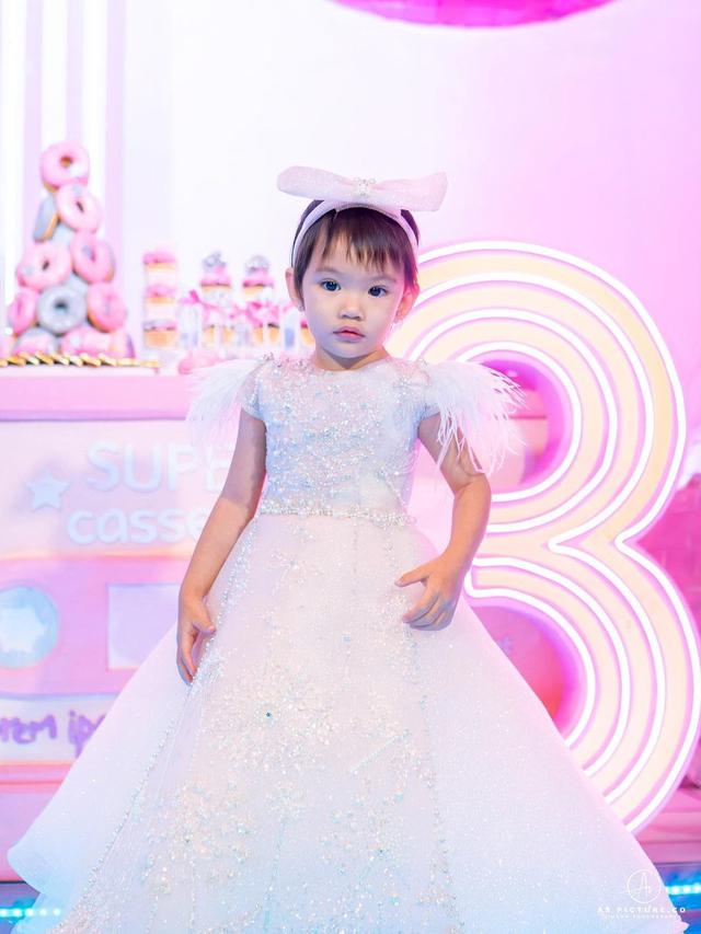 Potret Meriahnya Ulang Tahun Anak Shandy Aulia ke-3, Kuenya Tinggi ...