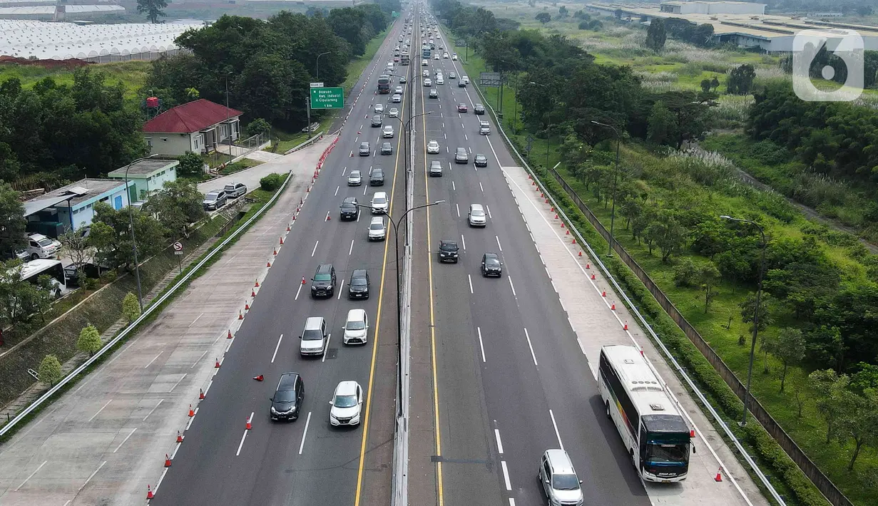 H-2 Lebaran Idul Fitri, Arus Lalin di Gerbang Tol Cikampek Utama Ramai ...