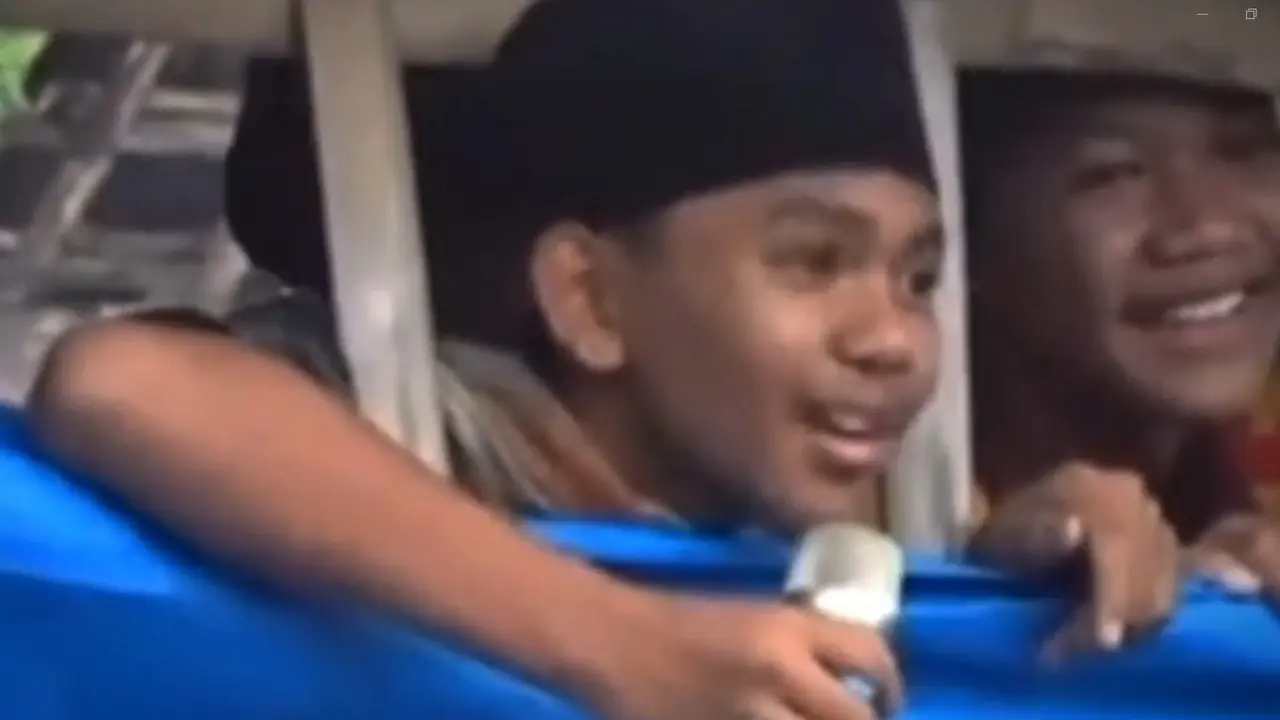 Lucu Poll.. Hadiri Pengajian Gus Iqdam Bocah Ini Rela di Kandang Sapi ...