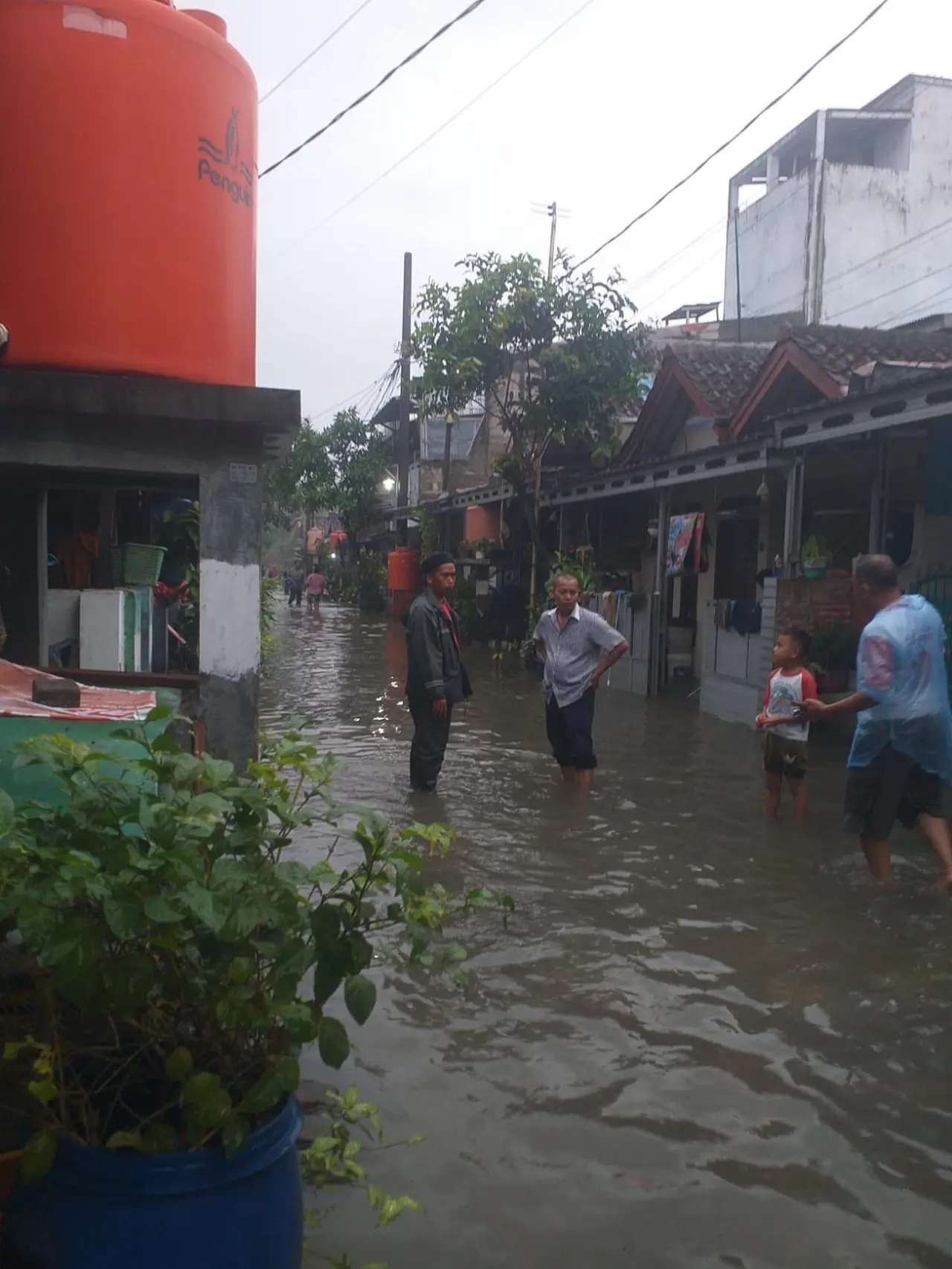 Hujan Deras, 1.229 KK di Kabupaten Tangerang Terdampak Banjir - News Liputan6.com