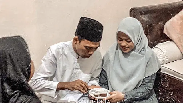 6 Potret Ustaz Abdul Somad dan Fatimah Az Zahra Usai Menikah, Kian Mesra - Hot Liputan6.com
