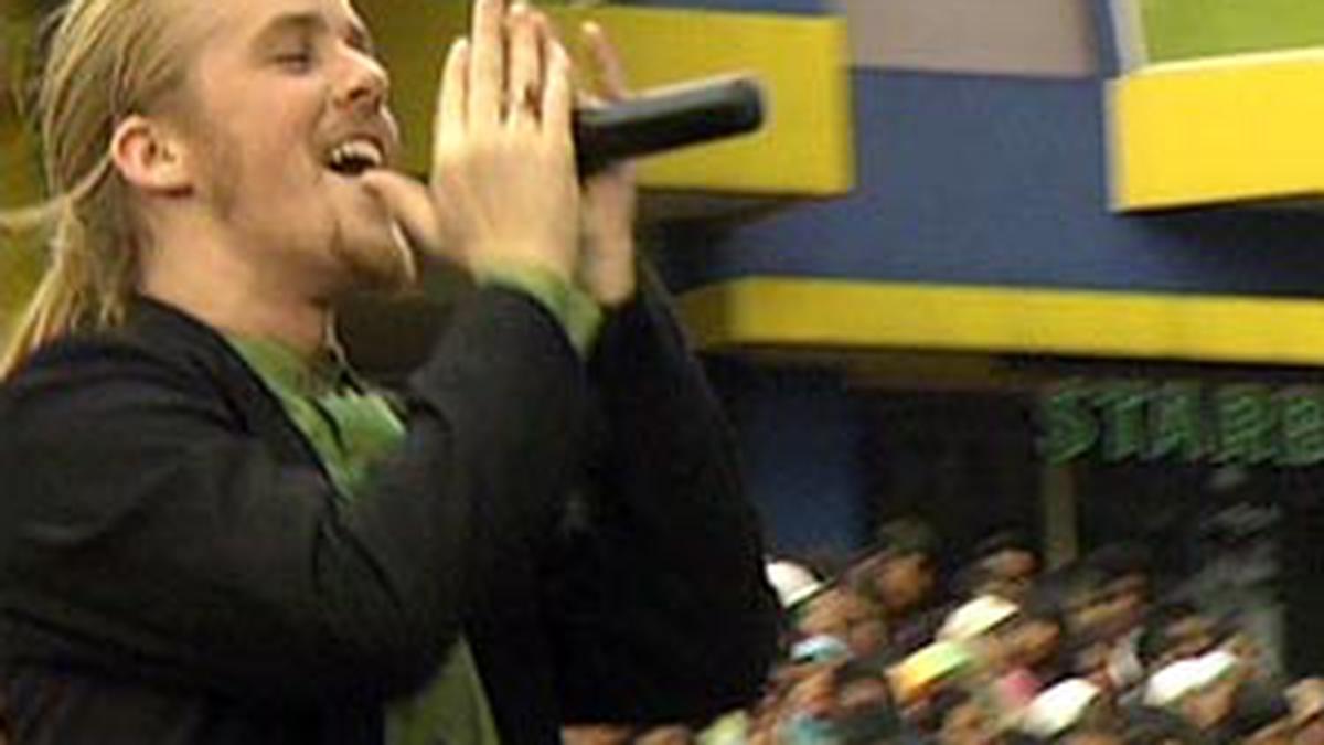 Debu Garap Album Empat Bahasa - ShowBiz Liputan6.com