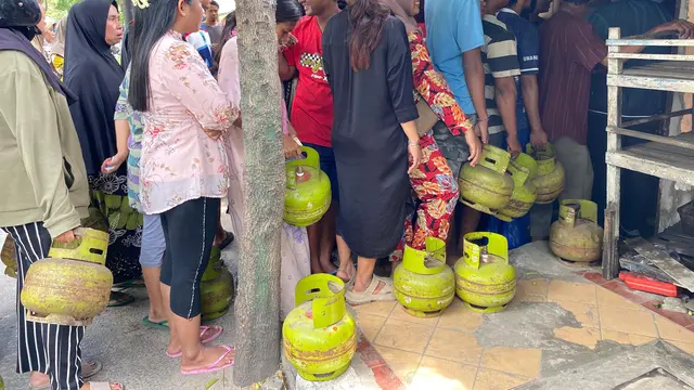 Pemkab Tuban Sebut Stok Gas Elpiji 3 Kg Aman, Warga Justru Antre dan ...
