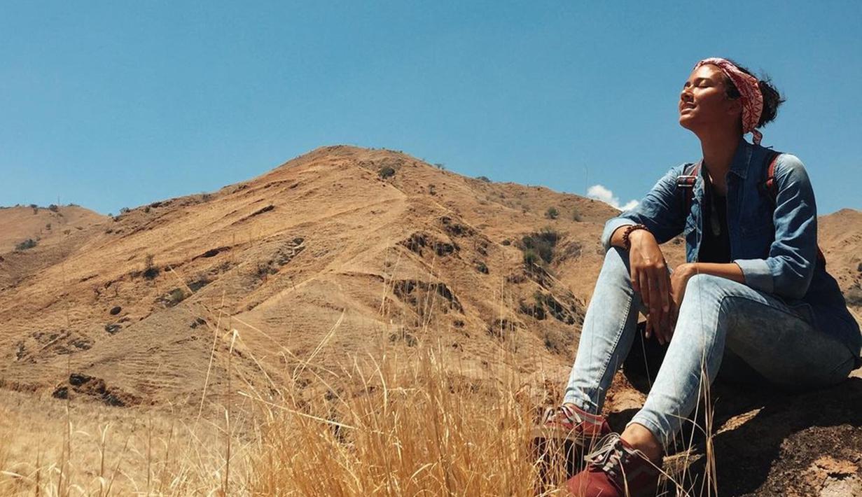 Potret Nadine Alexandra Liburan di Alam, Penuh Petualangan - Foto ...