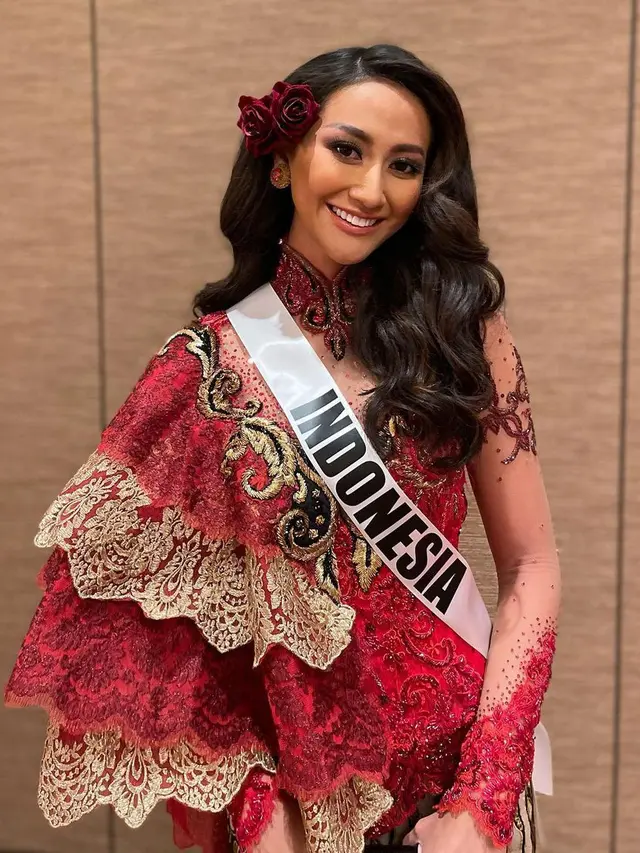 6 Potret Penampilan Ayu Maulida di Miss Universe 2020, Curi Perhatian ...