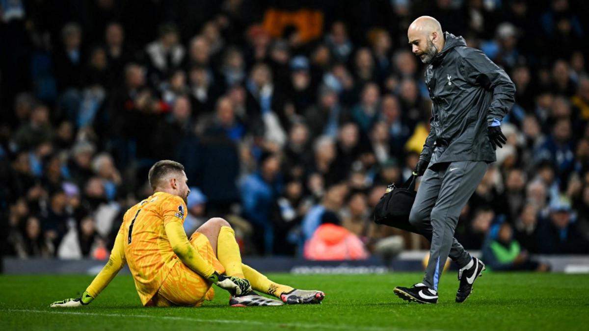 Kiper Tottenham Ungkap Main 60 Menit dengan Ankle Patah saat Melawan Man City