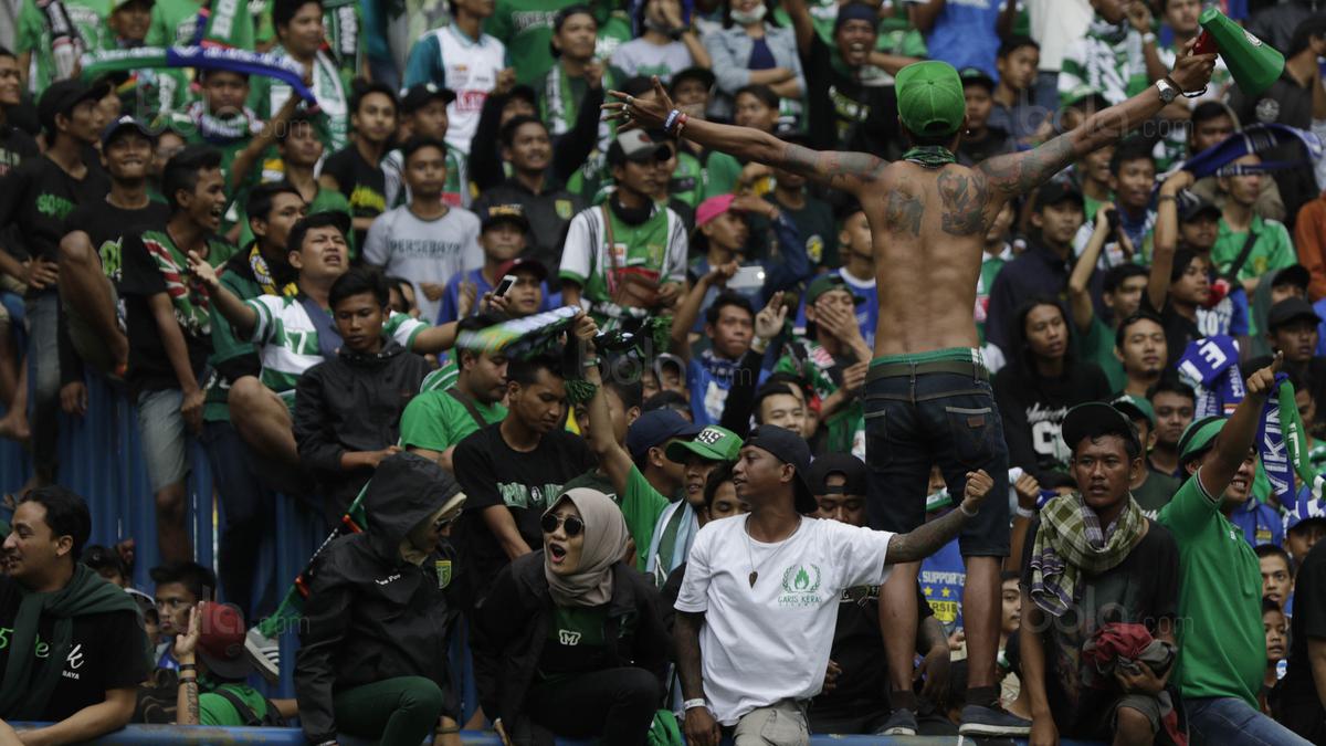 Ratusan Bonek Mania Asal Surabaya Susul 700 Rekannya ke Bandung