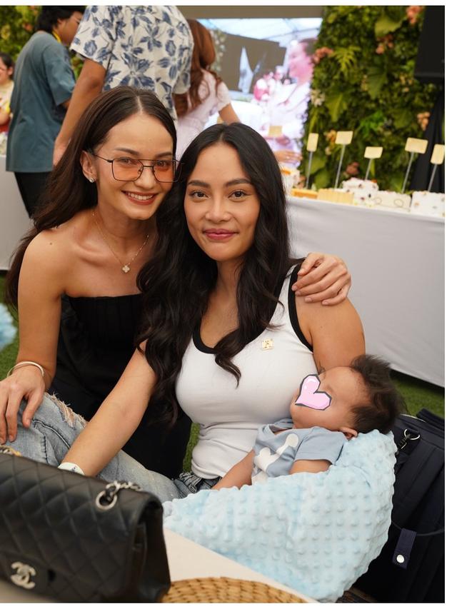 7 Potret Artis di Acara Cake Picnic Story Hesti Purwadinata, Bergaya ...