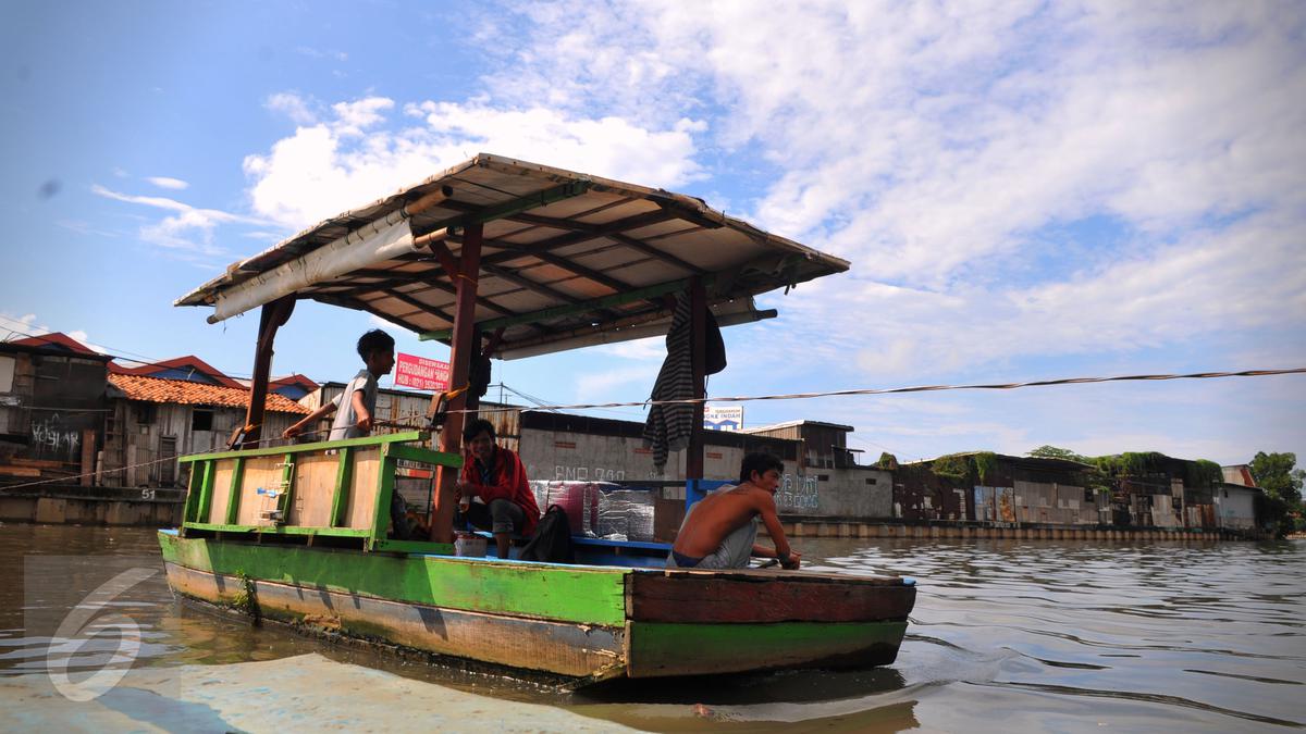 Perahu Getek Masih Menjadi Transportasi Idaman Warga Jakarta