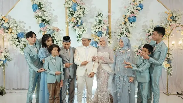 6 Potret Anak Sahrul Gunawan dan Dine Mutiara di Pernikahan Orangtuanya ...