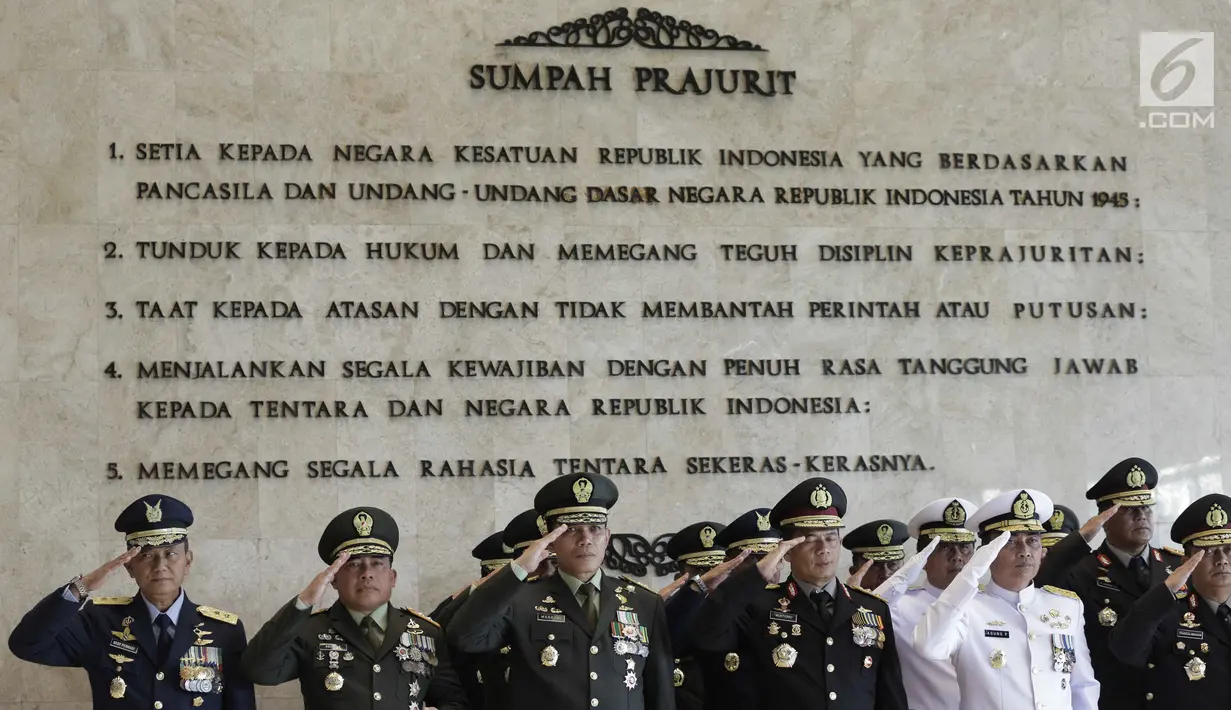 FOTO: Tito Karnavian Dianugerahi Bintang Kartika Eka Paksi Utama - Foto ...