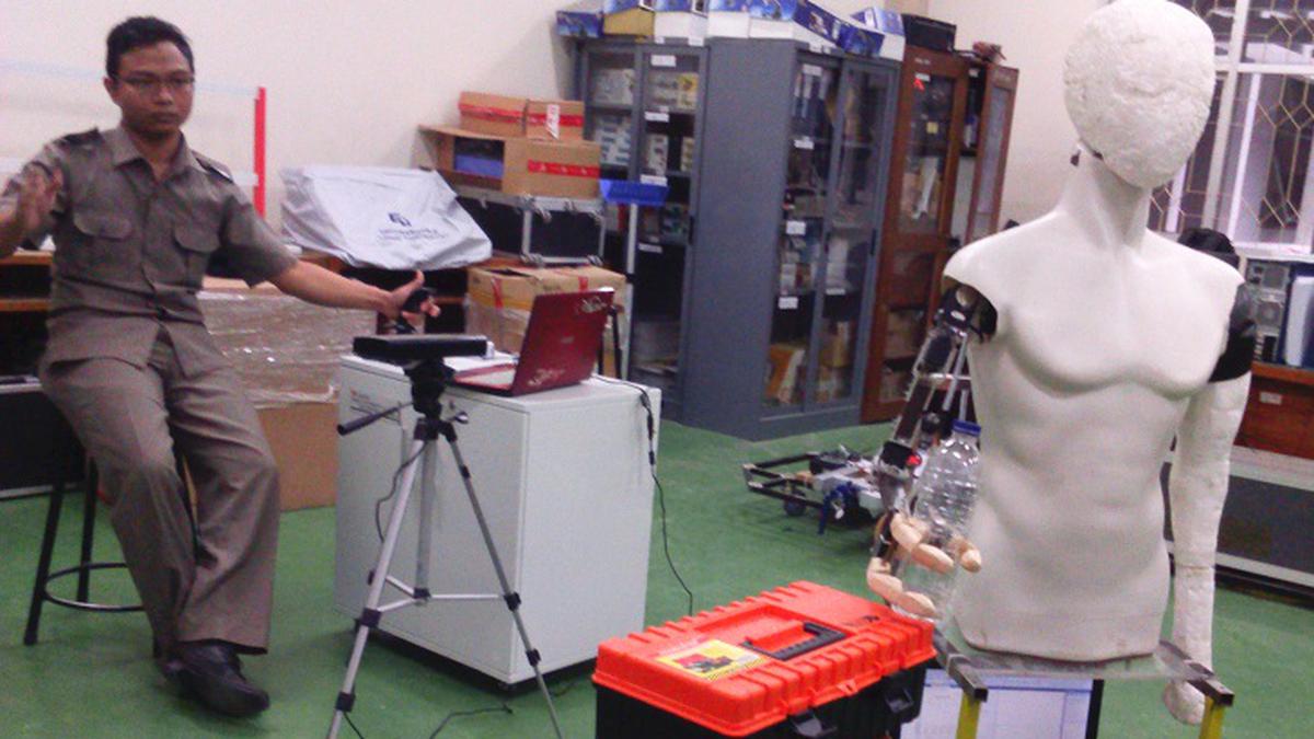Perkenalkan BuTO, Robot Tangan dari Surabaya - Regional Liputan6.com