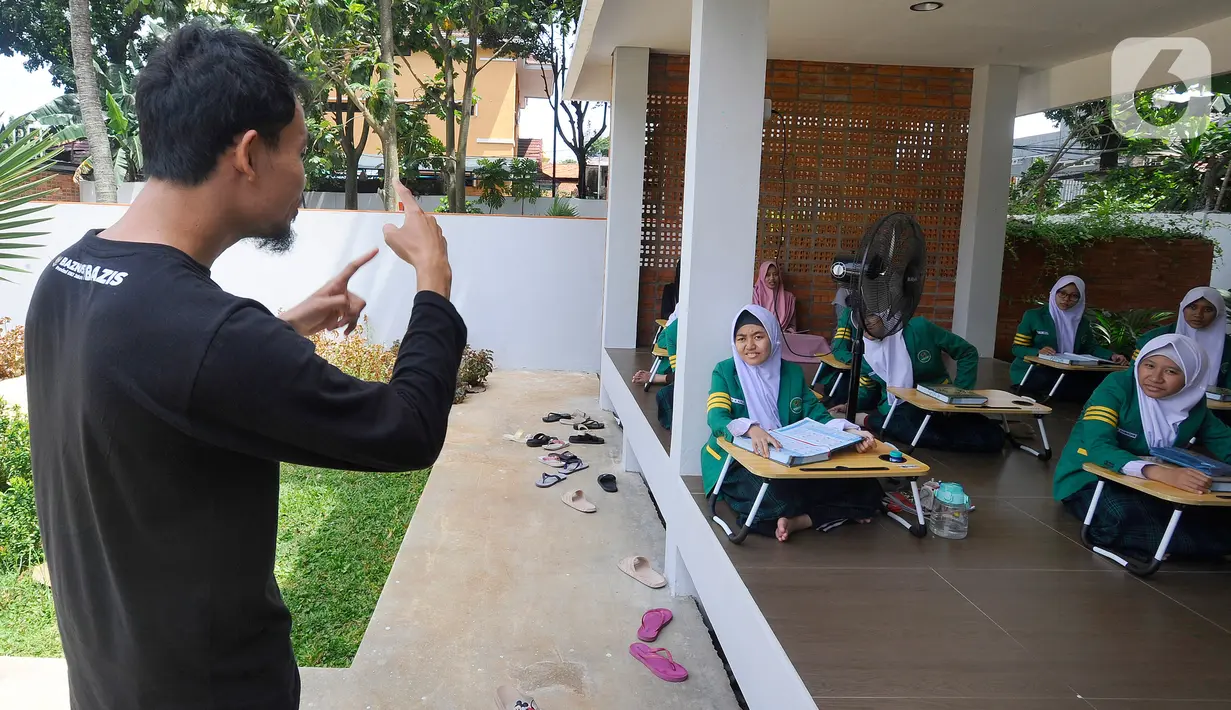 Melihat Aktivitas Santriwati Tuna Rungu di Pesantren Difabel Pertama di ...