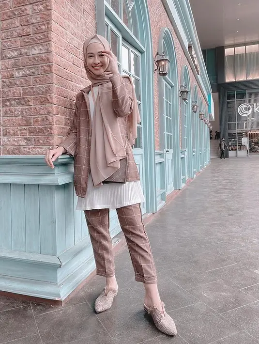 Potret Terbaru Poppy Bunga bak Masih Remaja, Padahal Ibu dari 2 Anak ...