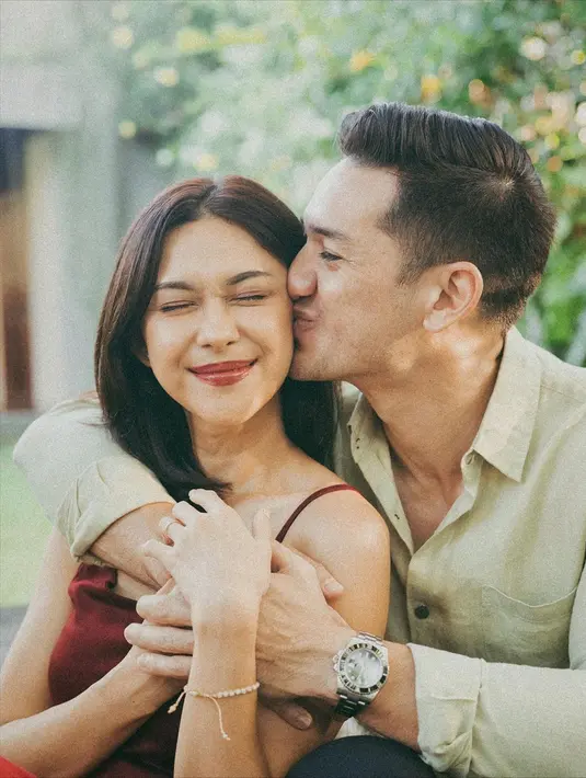 Potret Nana Mirdad dan Andrew White di Ultah Pernikahan ke-17, Couple Idaman Warganet - Foto ...