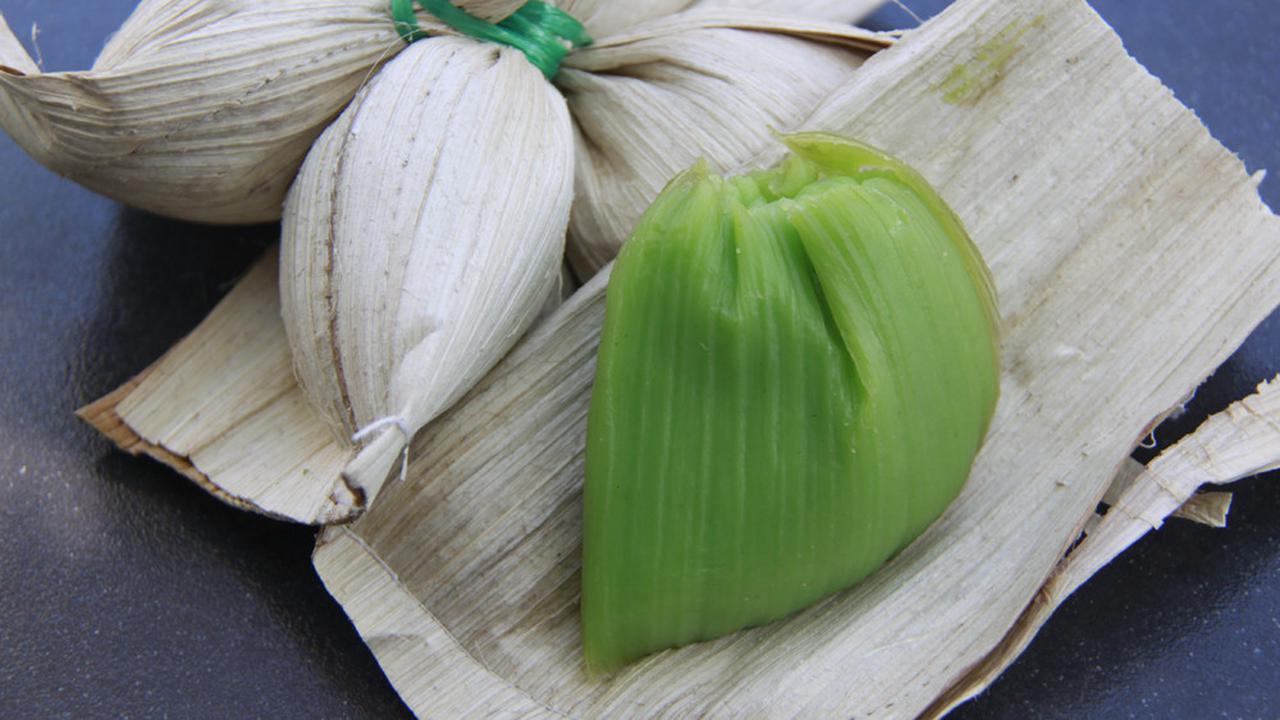Pudak, Kue Tradisional Gresik dengan Kemasan dari Pelepah Pinang