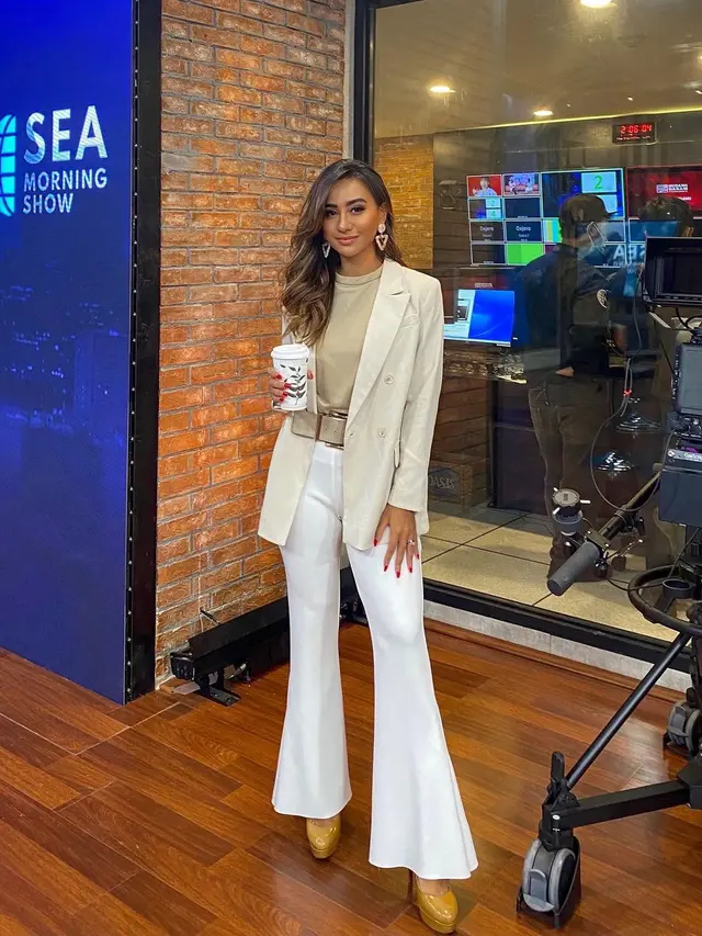 7 Potret Karina Basrewan yang Sukses Sabet Gelar Miss Earth Indonesia ...