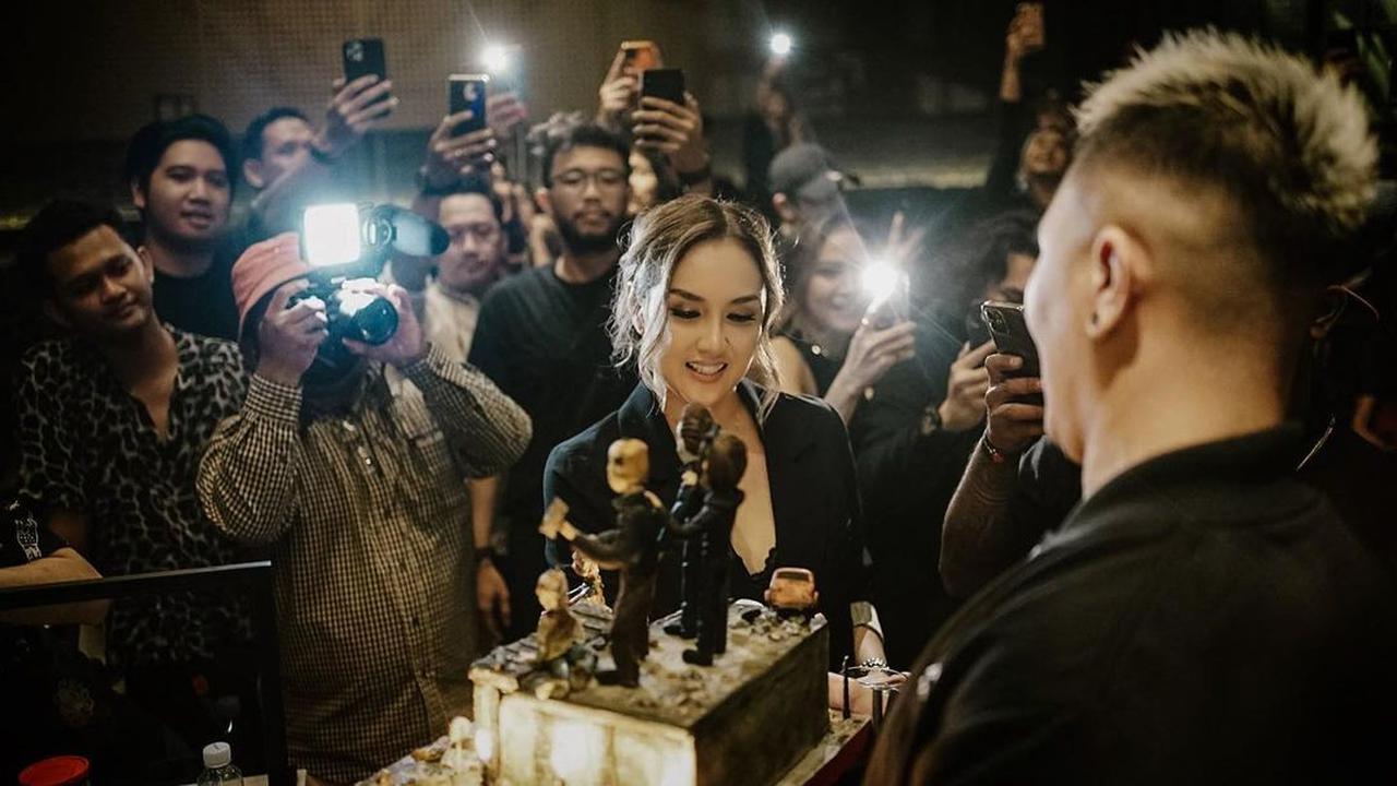Wajib Swab, Ini 6 Momen Ultah Sara Wijayanto ke-42 Bareng Suami dan Sahabat