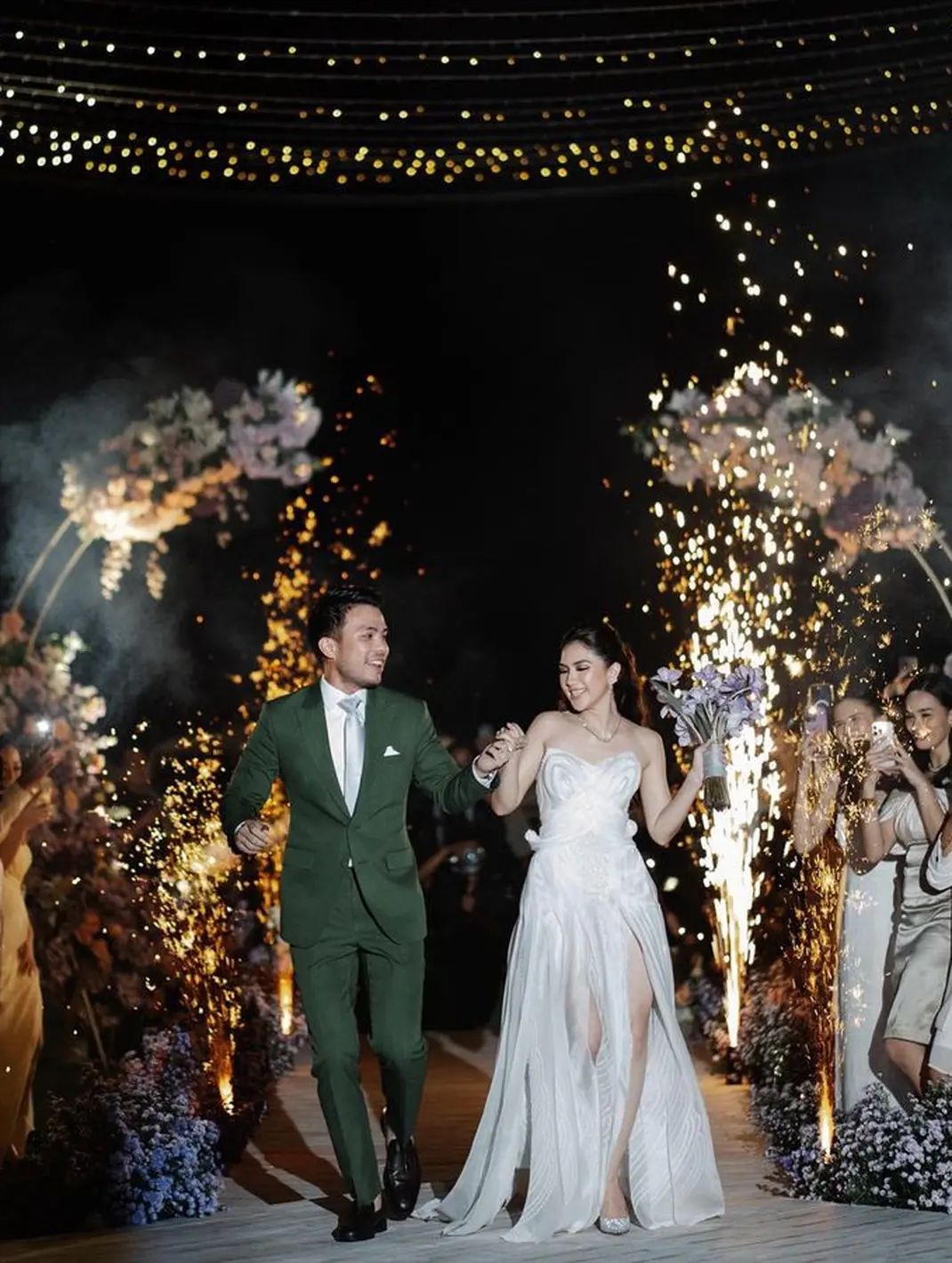10 Potret Bercerita Gaun Finale Jessica Mila di Bali yang Ringan dan ...