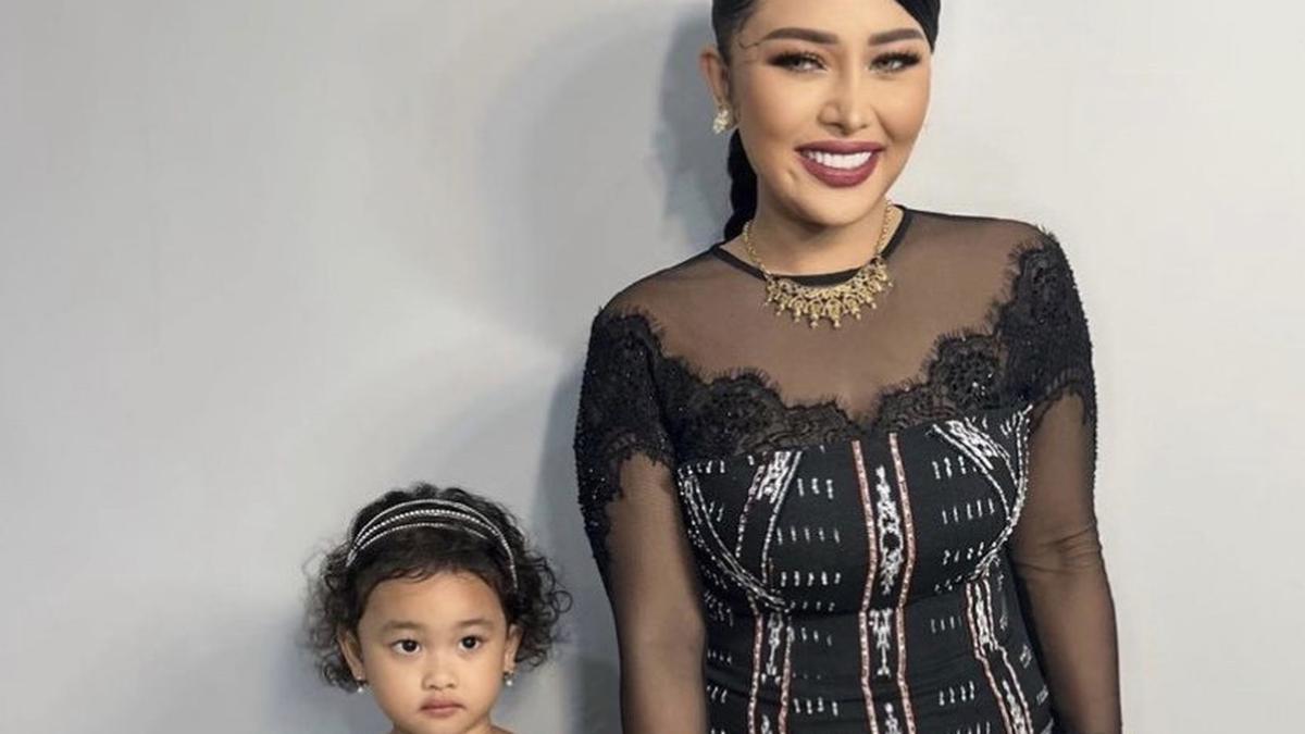 6 Penampilan Mutia Ayu Bersama Anak Mendiang Glenn Fredly, Hot Mom Anak ...