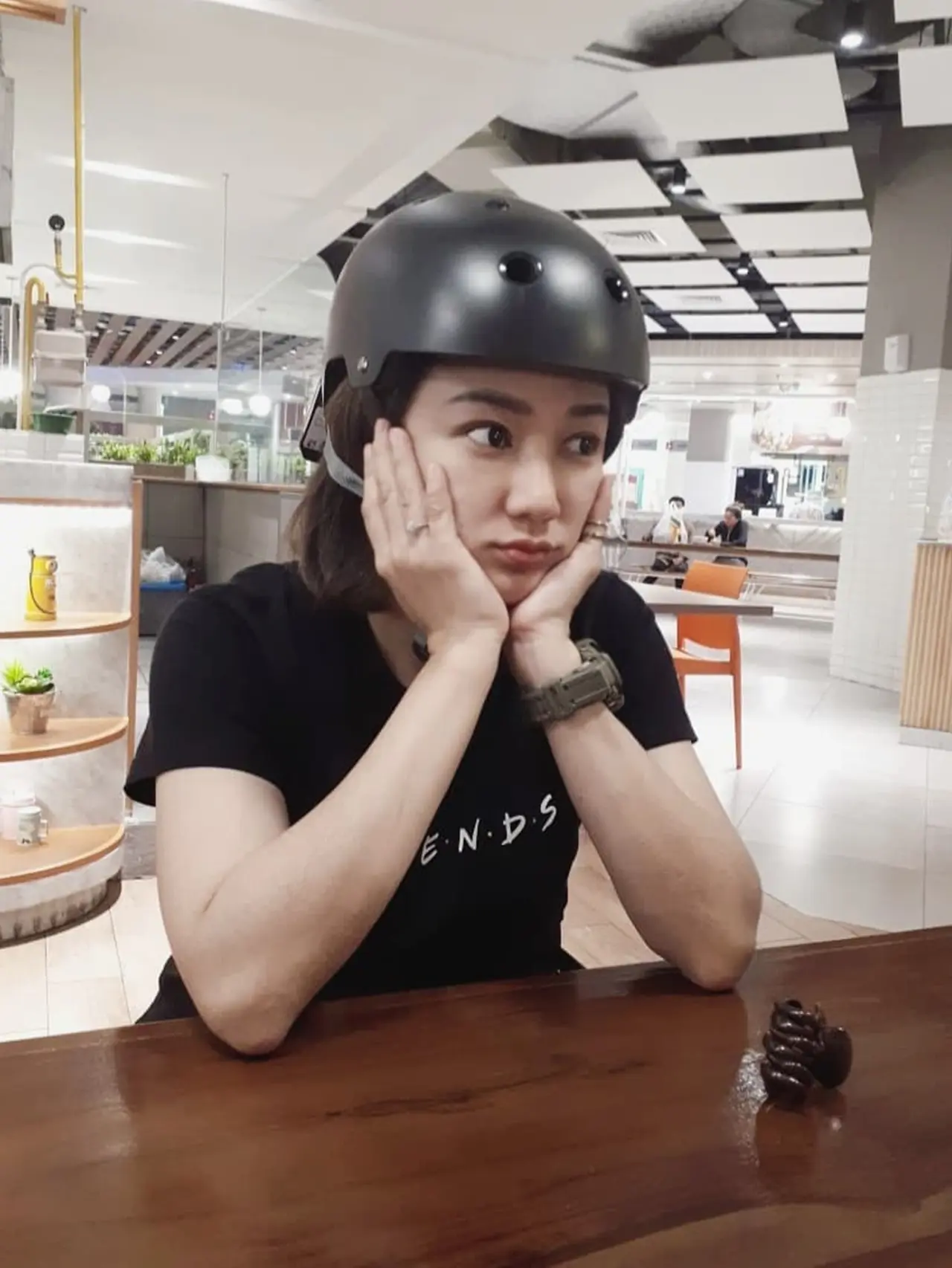 6 Potret Terbaru Melly Mono Eks Vokalis SHE, Awet Muda di Usia 36 Tahun ...