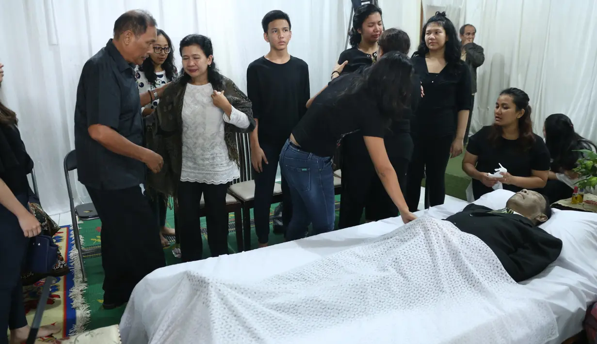 Suasana Haru di Rumah Duka Advent Bangun - Photo Fimela.com