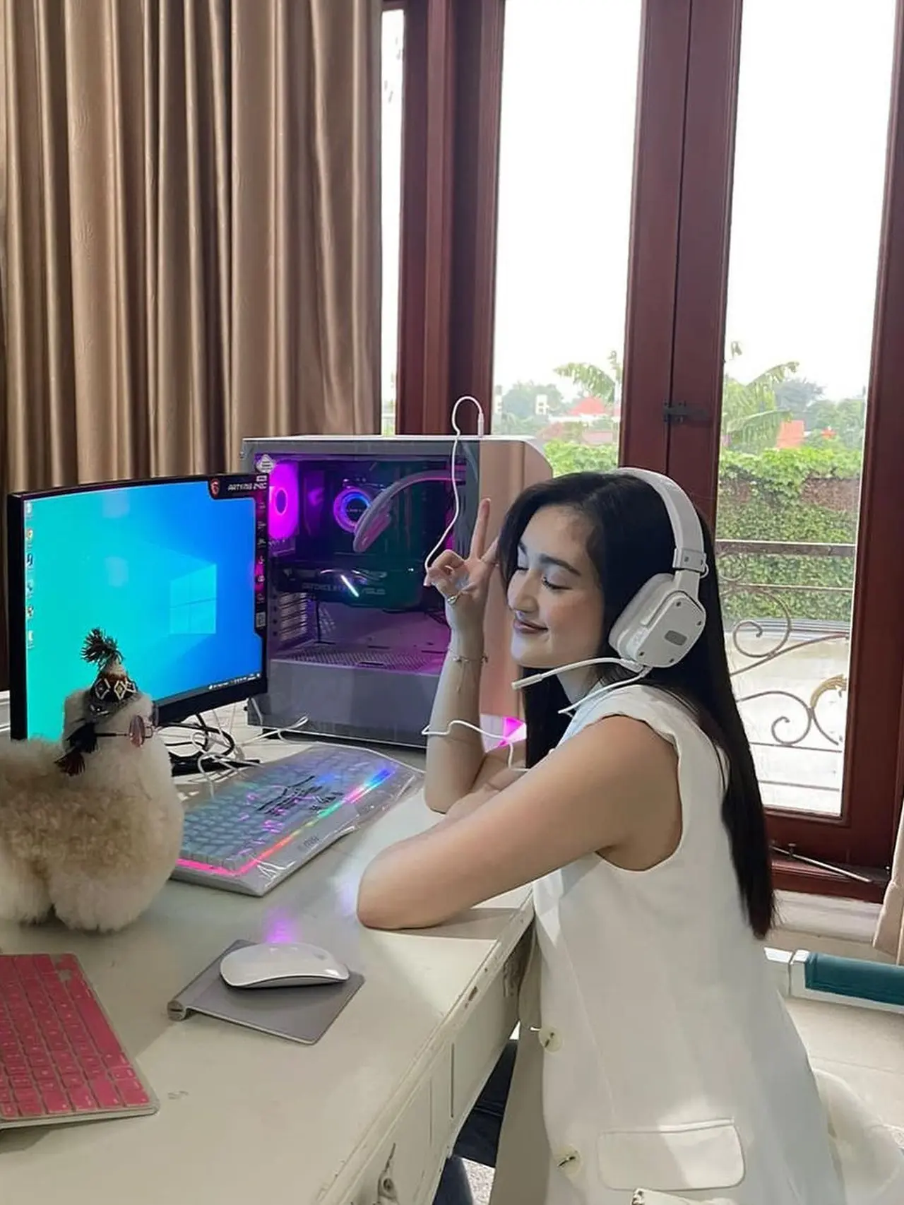 6 Pesona Ranty Maria yang Cantik Natural, Pacar Rayn Wijaya Tetap ...