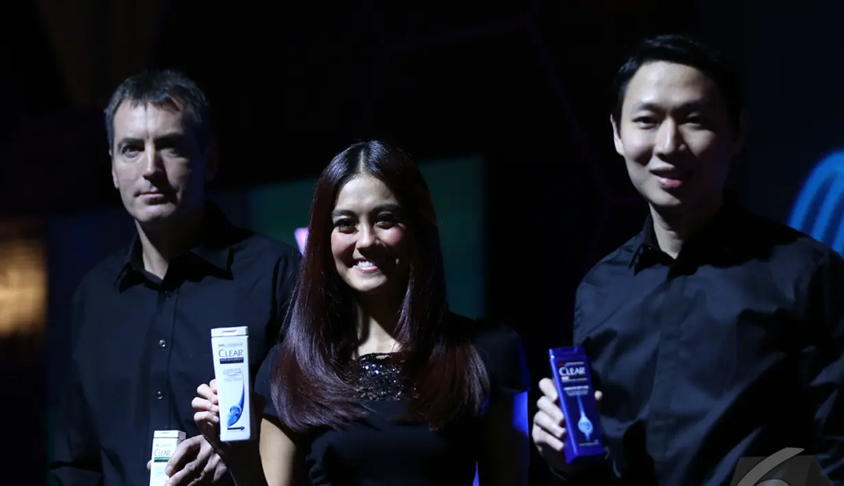 Rahasia Agnes Monica Tampil Pede dengan Hitam - Foto Liputan6.com