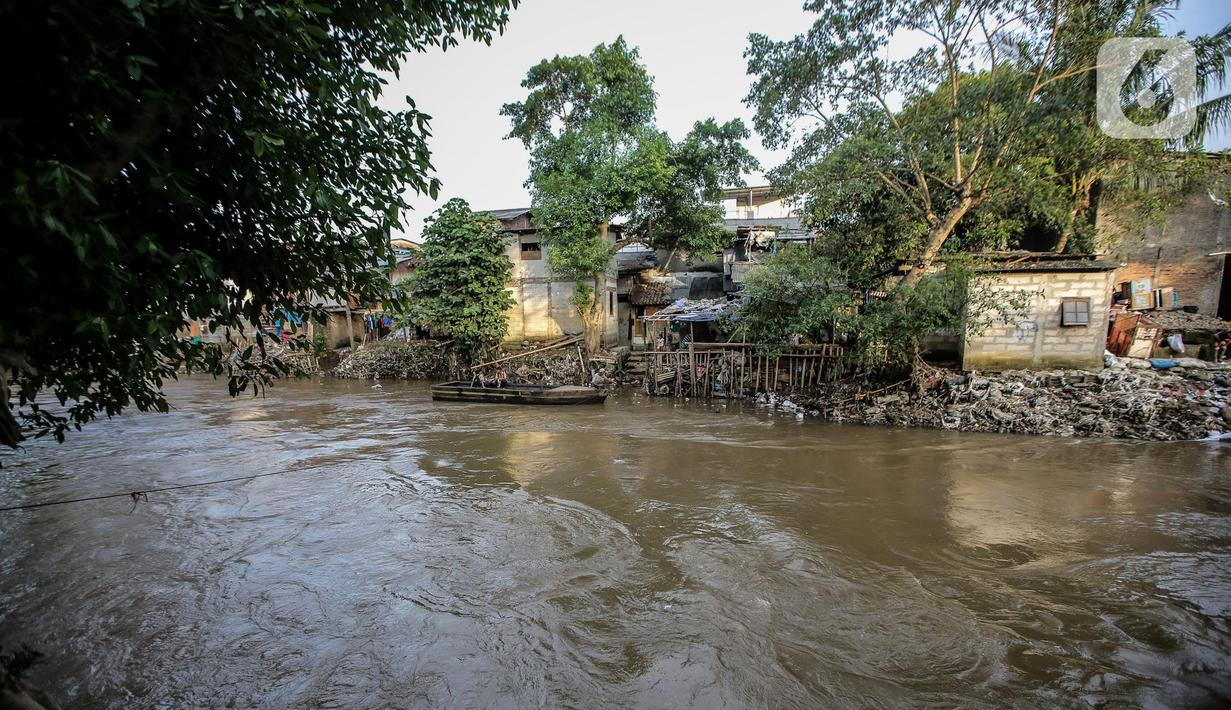 Kondisi Permukiman Padat Penduduk di Bantaran Kali Ciliwung - Page 1 ...