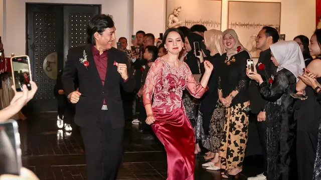 6 Potret Ira Wibowo dan Katon Bagaskara di Pernikahan Chika Bagaskara, Tetap Rukun - Hot ...