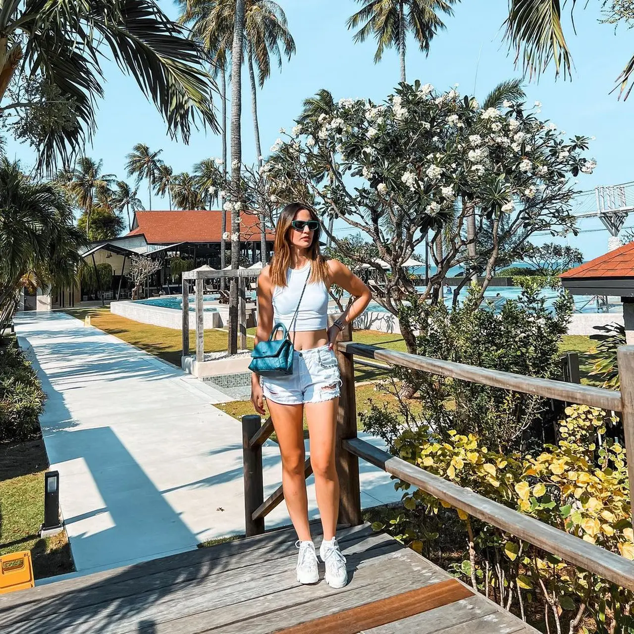 7 Potret Cantik Nia Ramadhani Dalam Berbagai Outfit, Dipuji Cocok Pakai ...