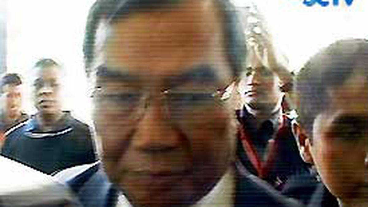 Syahril Sabirin Beri Kesaksian di KPK - News Liputan6.com