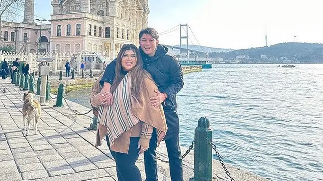 7 Potret Kebersamaan Shindy Samuel dan Suami, Selalu Romantis - Hot ...