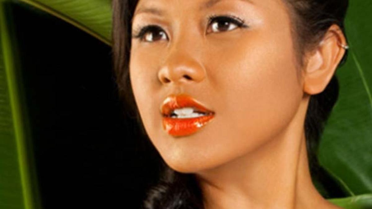 Lifestyle Confession: Dira Sugandi