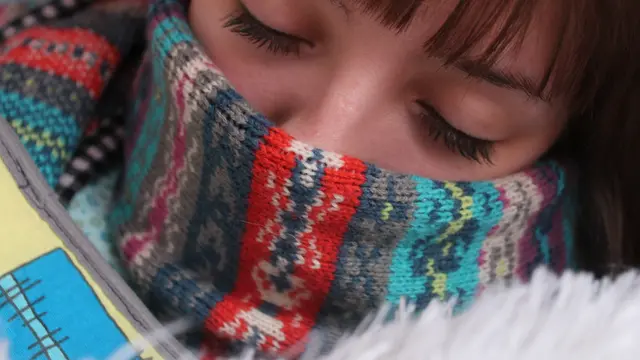 7 Cara Mengatasi Badan Menggigil Kedinginan, Kenali Penyebabnya - Hot ...