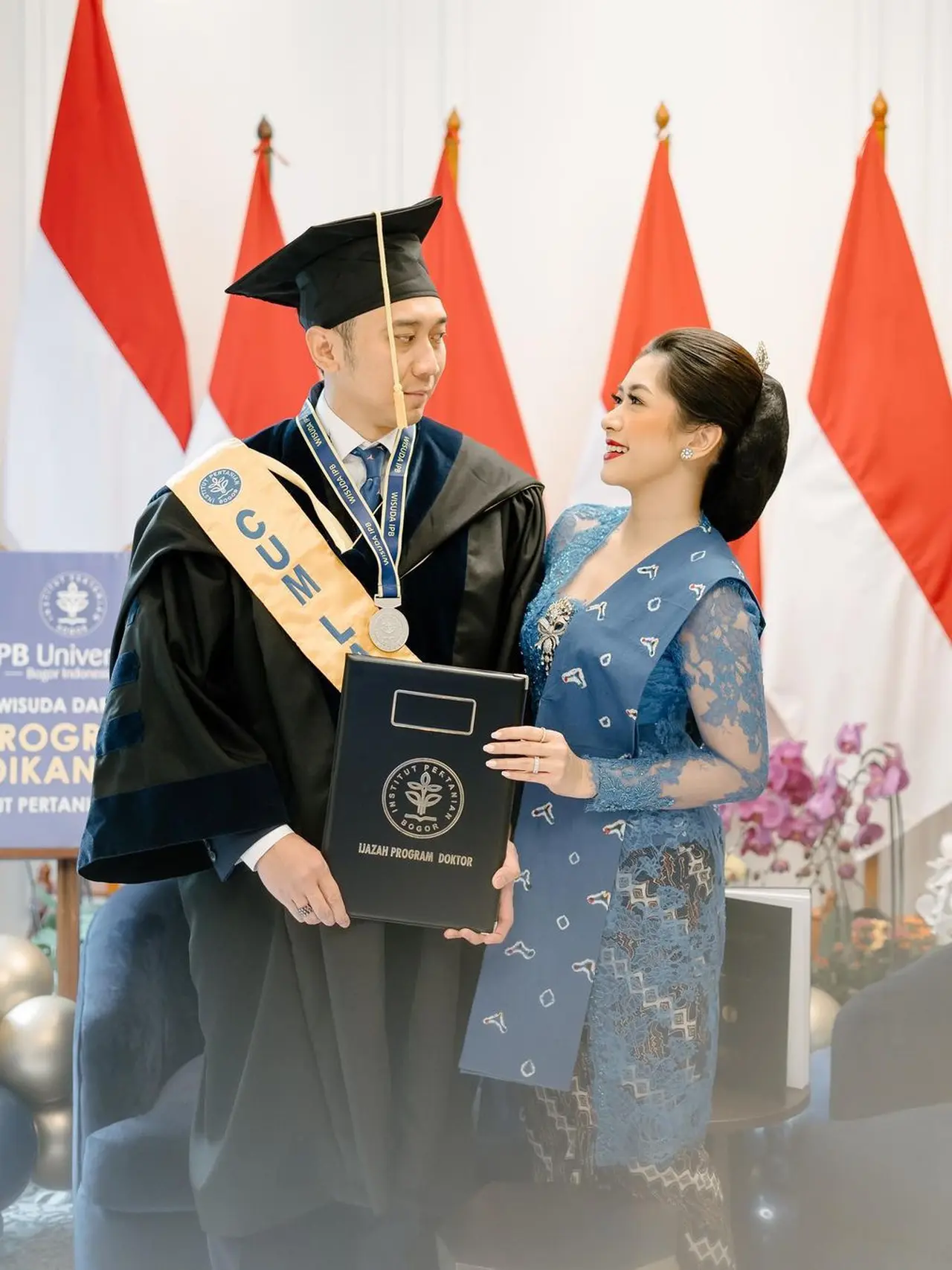 7 Potret Aliya Rajasa di Wisuda S3 Ibas Yudhoyono, Tampil Menawan - Hot ...