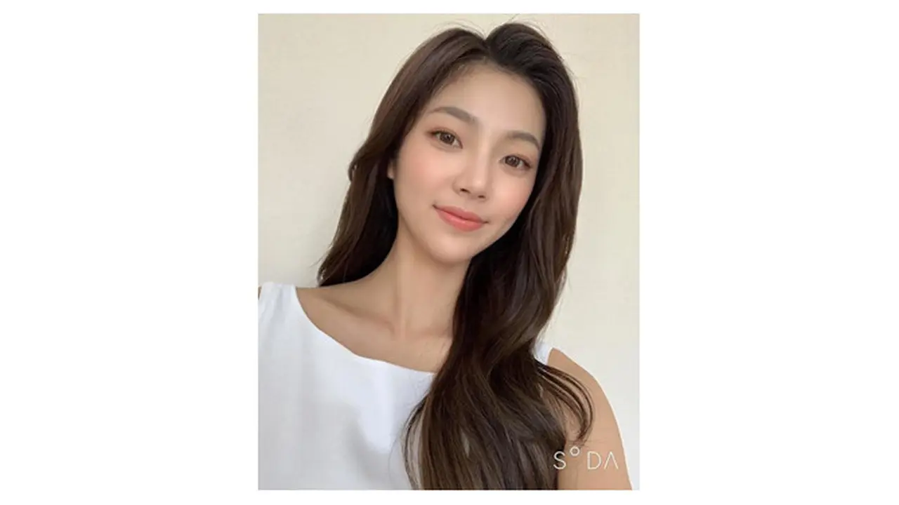 5 Potret Cantiknya Model Lee Chae Eun yang Mirip Irene Red Velvet - Hot ...