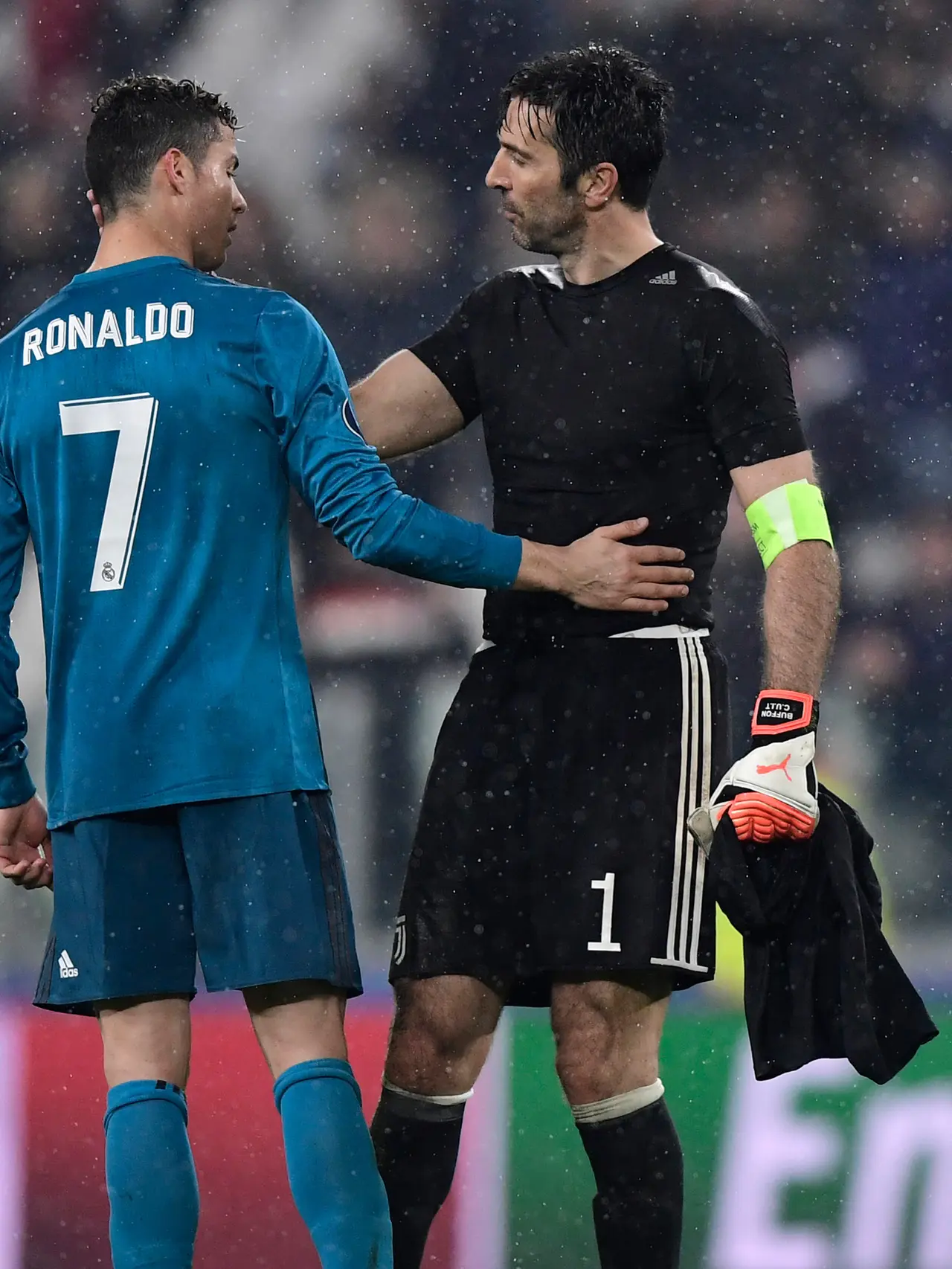 Cristiano Ronaldo Bikin Buffon Sulit Raih Trofi Liga Champions - Bola ...