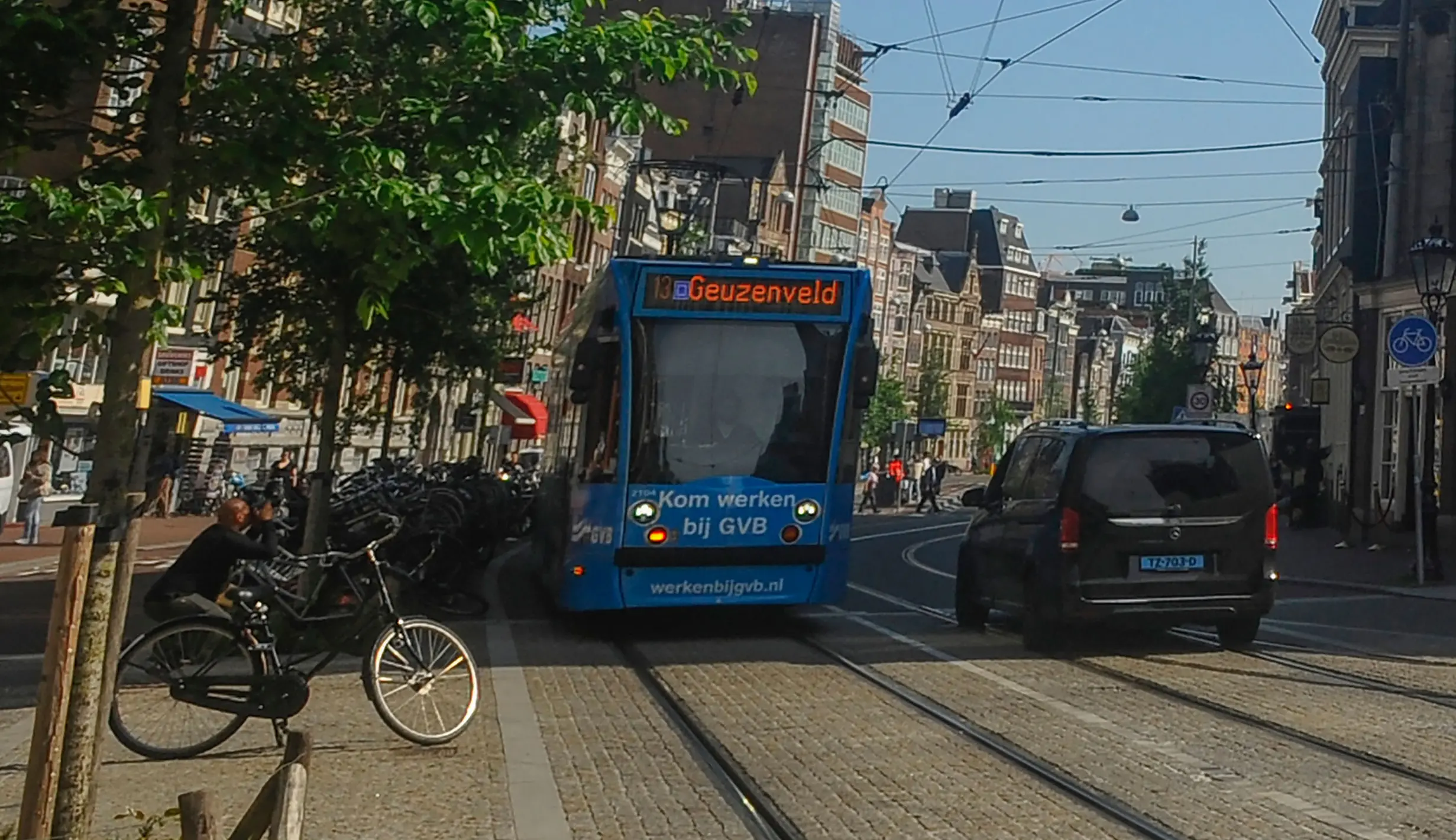 Ketika Trem Membelah Kota Amsterdam Belanda - Foto Liputan6.com