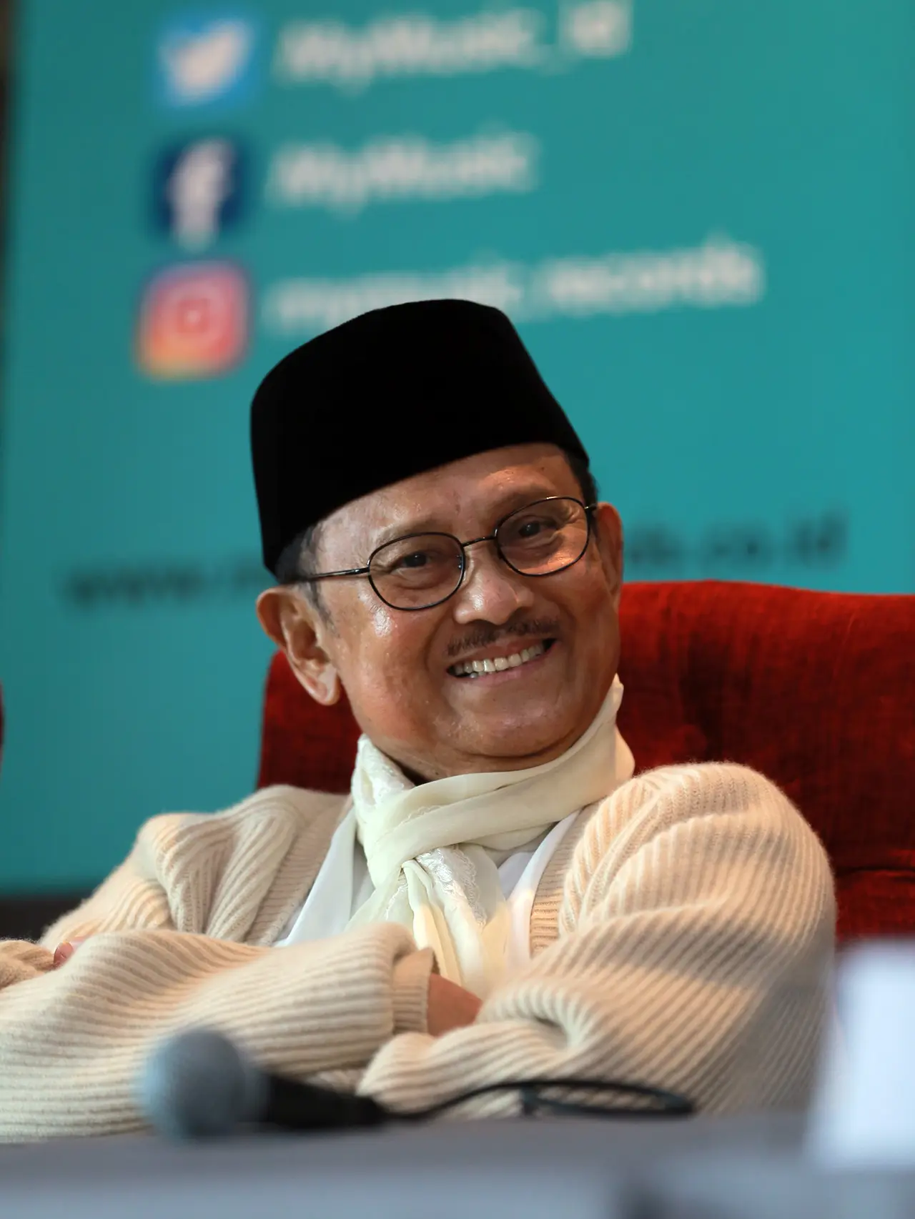 Biografi Singkat BJ Habibie, Presiden Republik Indonesia ke-3 - Hot ...