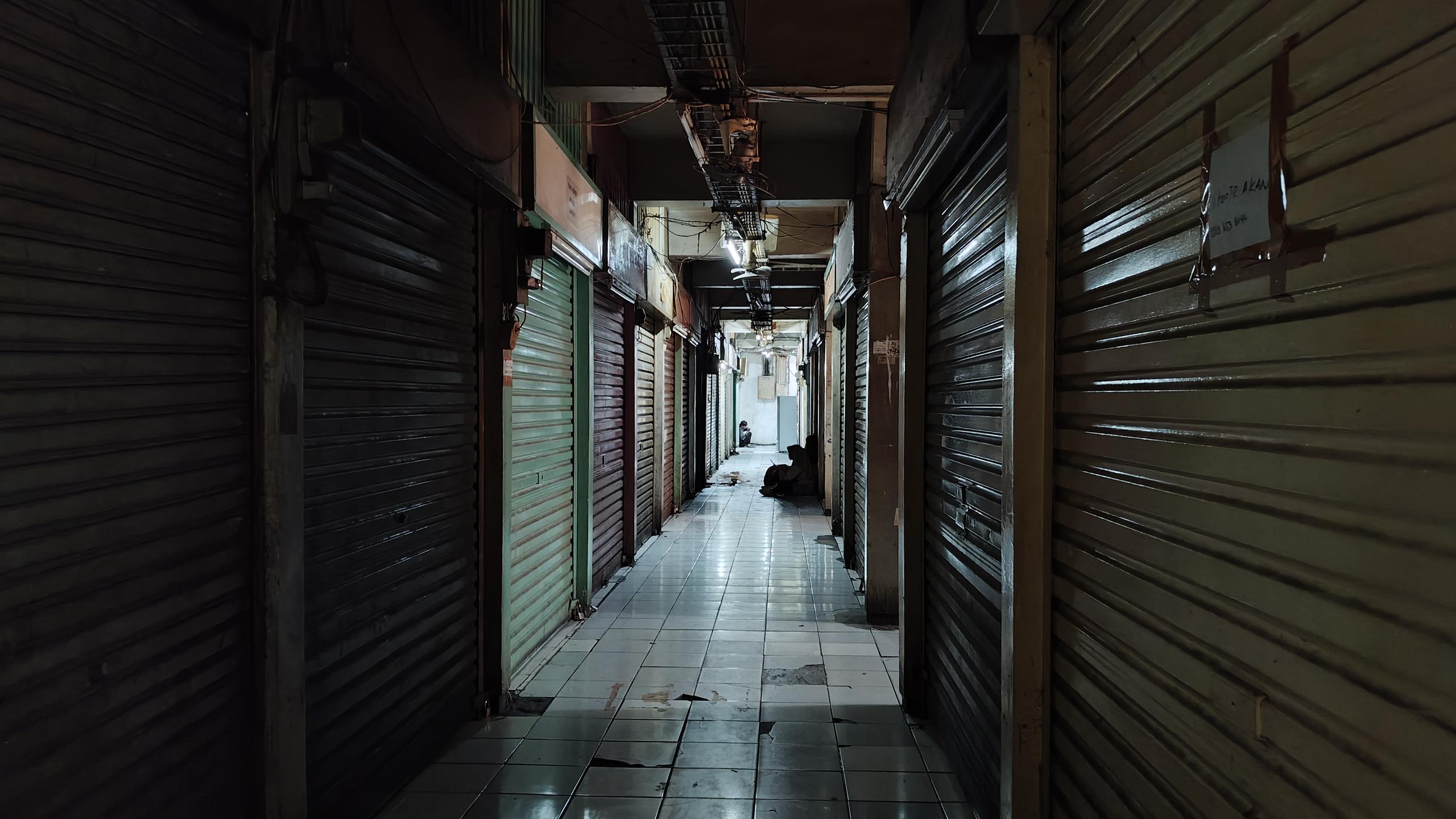 Nestapa Pedagang di Lorong Gelap Pasar Pramuka