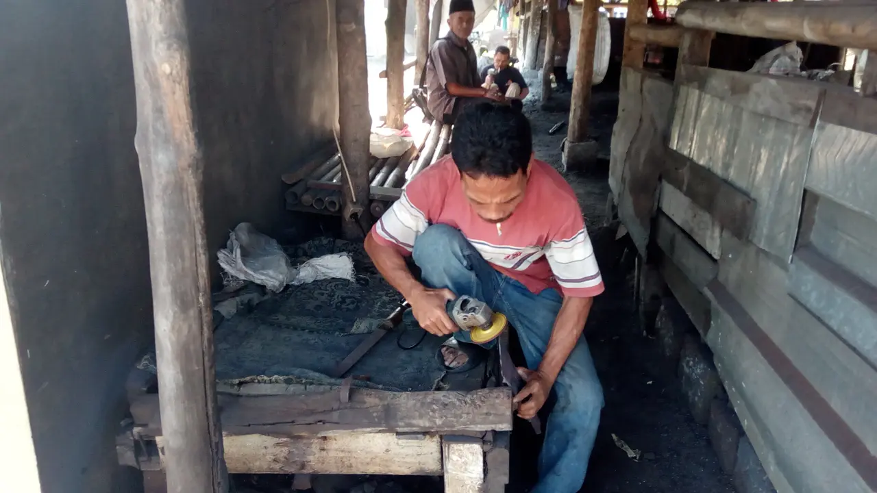 Perajin Pandai Besi Garut Riwayatmu Kini - Regional Liputan6.com