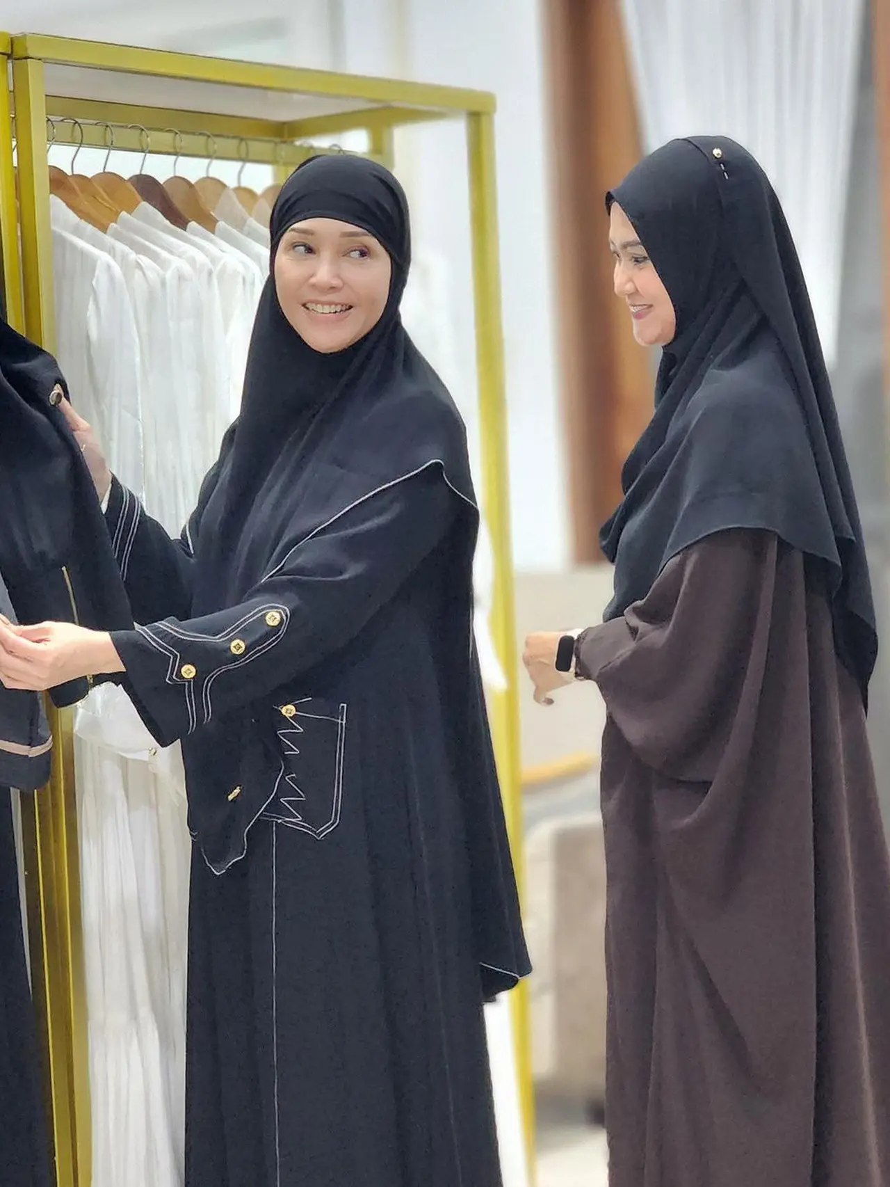 6 Tampilan Maia Estianty Berhijab Jelang Umrah, Netizen: Masyaallah Bunda Cantiknya ...