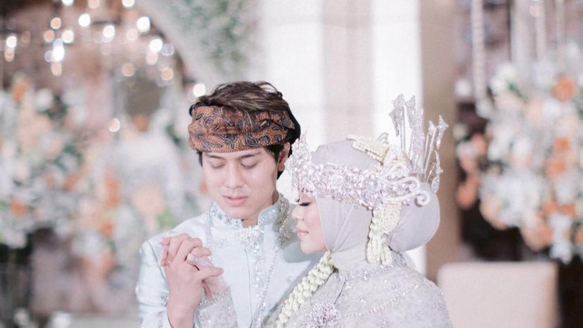 Baju Adat Sunda yang Populer di Kalangan Selebriti - Fashion Fimela.com