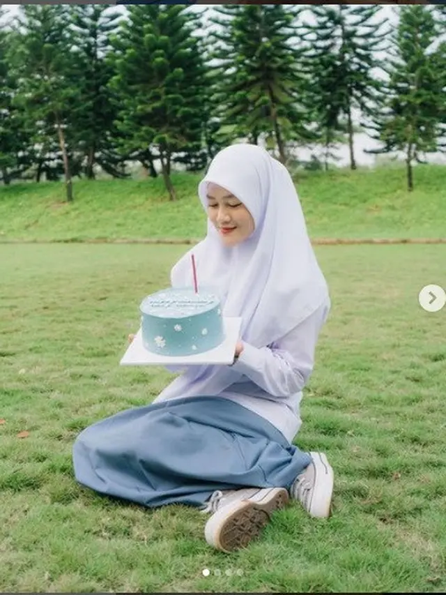 6 Potret Ultah Henny Rahman Istri Alvin Faiz Bertema Anak SMA, Dinda ...