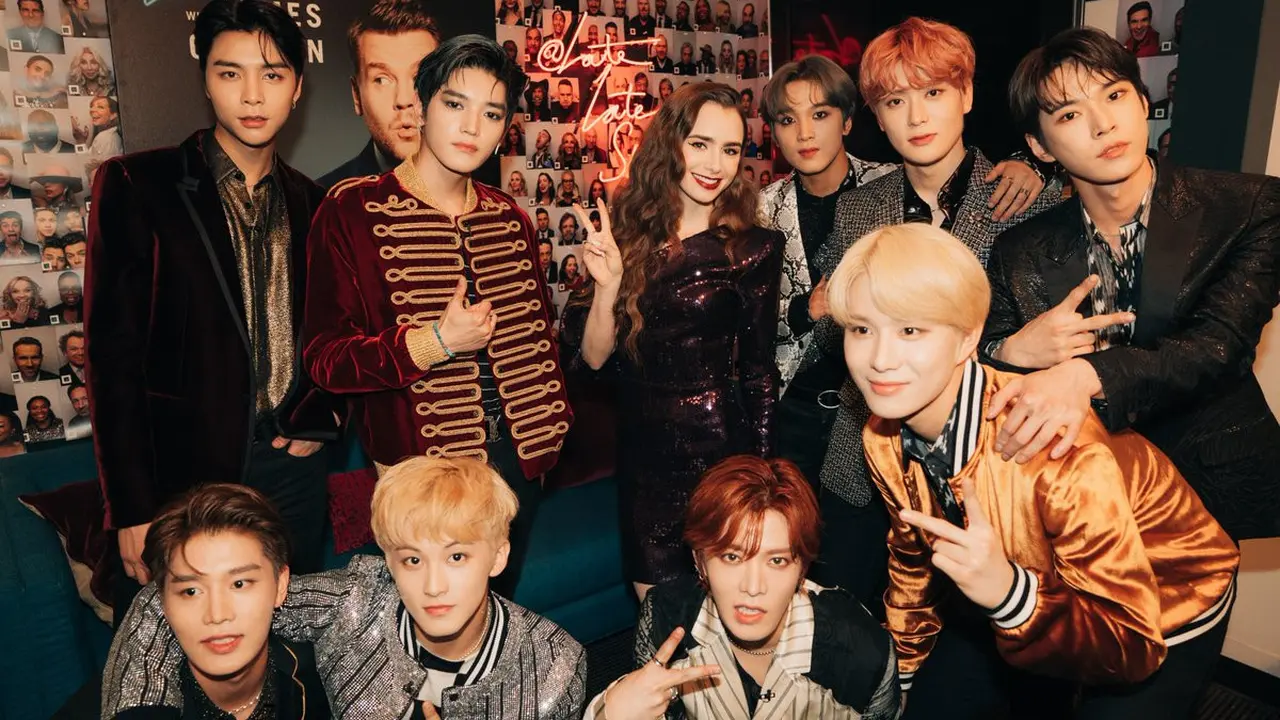Tampil di Talk Show James Corden, NCT 127 Berpose Bareng Lily Collins - ShowBiz Liputan6.com