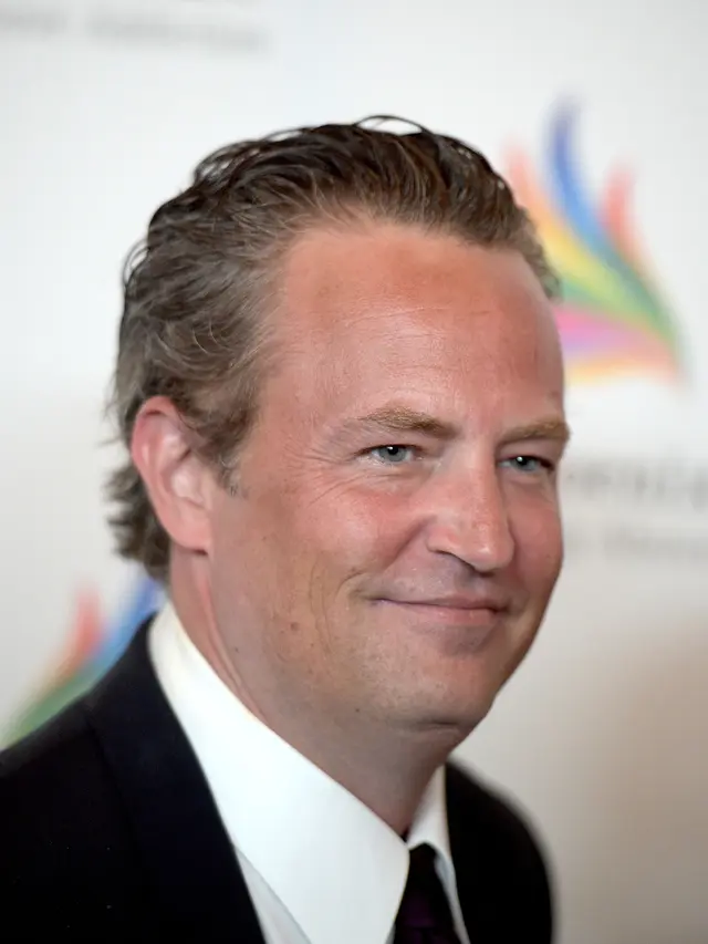 Matthew Perry Meninggal Dunia, Bintang Friends Lain serta Sahabat ...