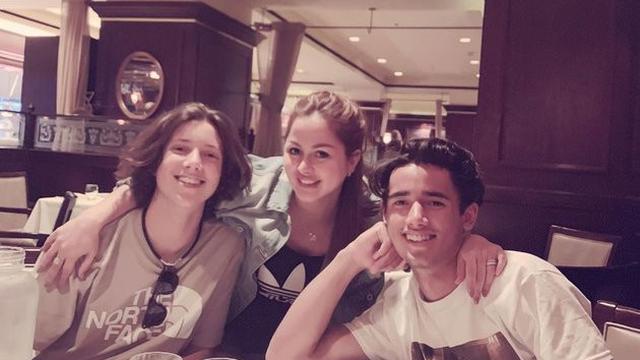 6 Potret Terbaru Jovanka Mardova 'Jin dan Jun', Awet Muda di Usia 42 ...