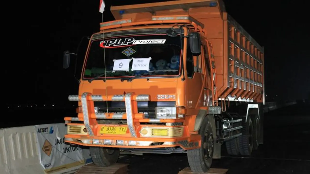 Kejar Tayang, Pengujian Beban Jalan Tol Japek Elevated Resmi Dimulai ...